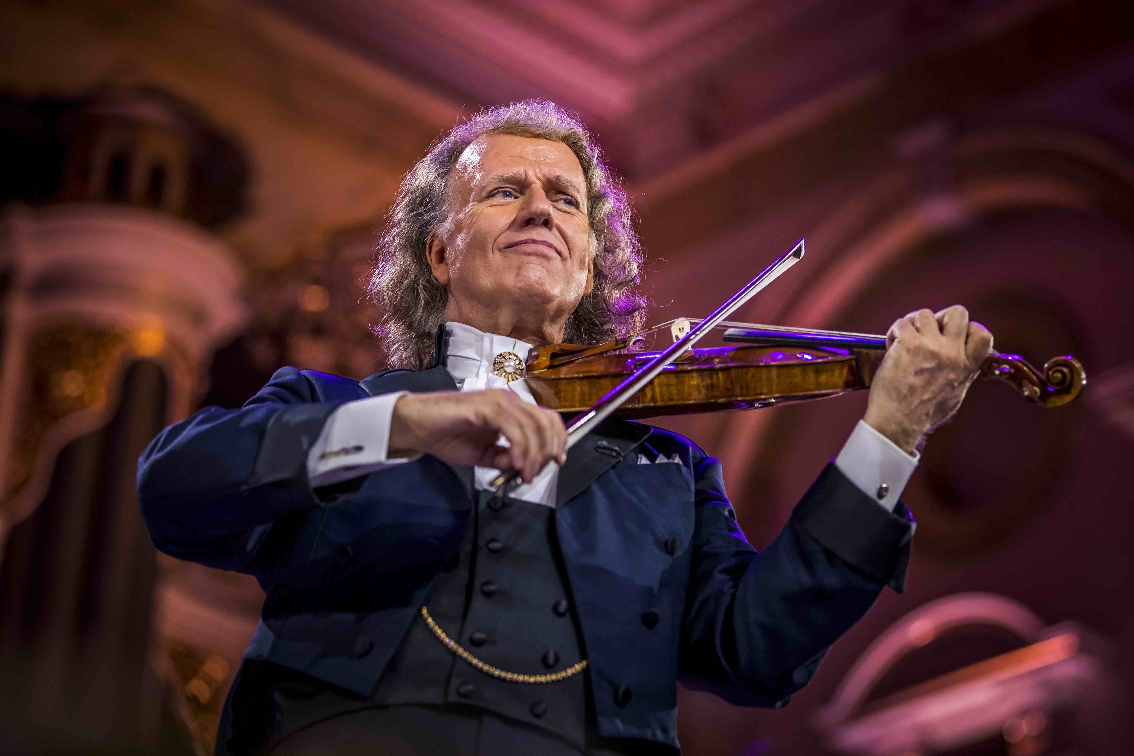 André Rieu, violinista e direttore d'orchestra di fama mondiale, fa ...